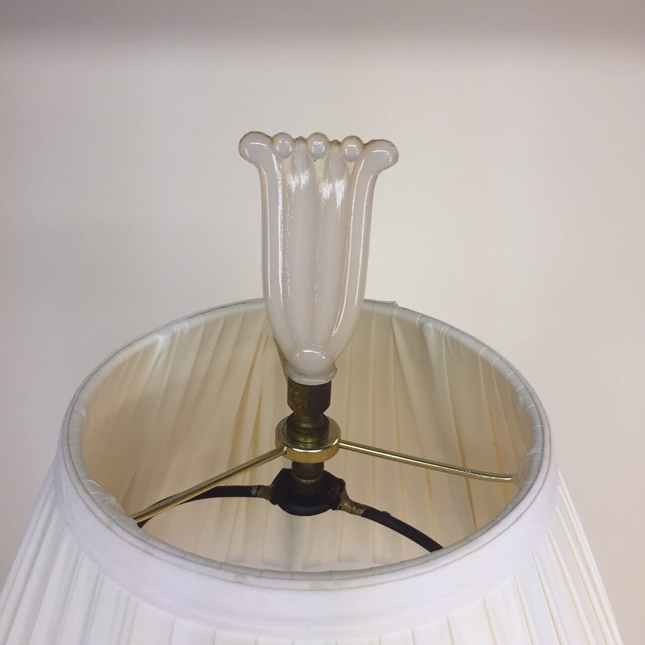 Signed Aladdin green alacite table lamp with original finial - Old ...