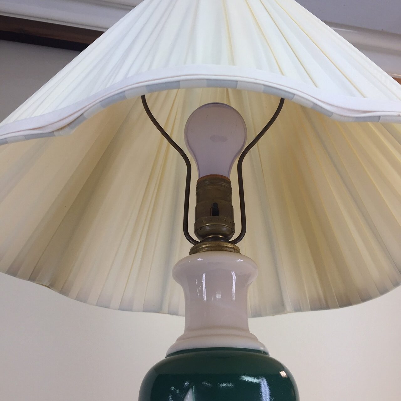 Signed Aladdin green alacite table lamp with original finial - Old ...