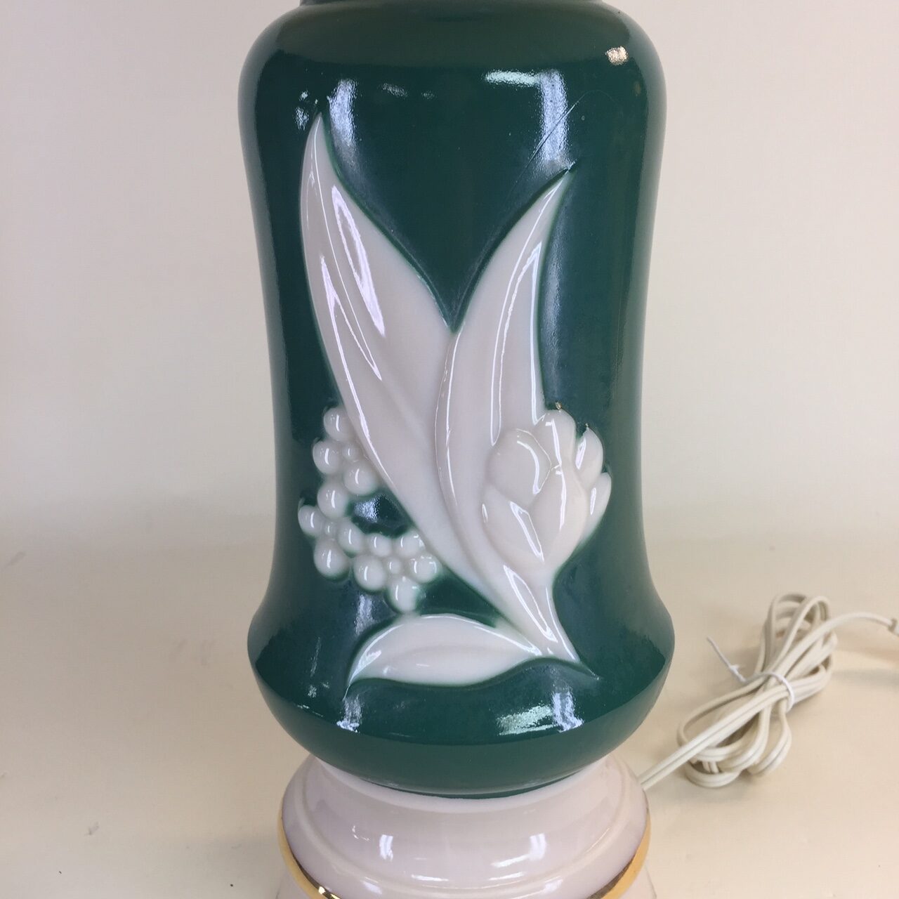 Signed Aladdin green alacite table lamp with original finial - Old ...